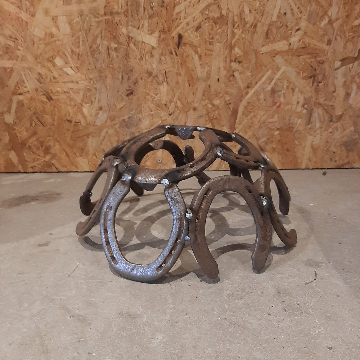 Halv Kuppel af hestesko - Lille (Ø 35 cm)– Fjordvang metalkunst